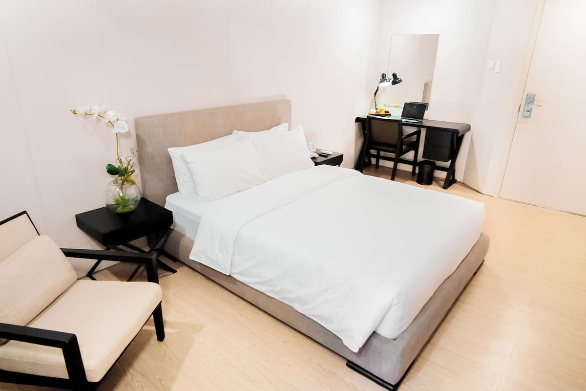 Quarto casal standard | Escrivaninha, Wi-Fi de cortesia, roupa de cama