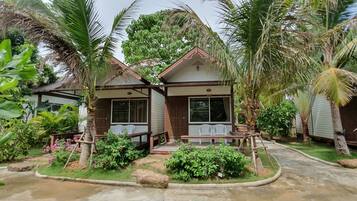 Deluxe Pool View Double or Twin | Vista para a água