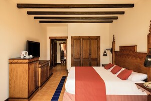 Quarto luxo | Frigobar, cofres nos quartos, ferros/tábuas de passar roupa