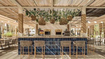 6 restaurantes: opção de café da manhã, almoço e jantar