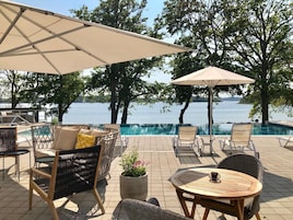 5 piscinas internas, 4 piscinas externas, guarda-sóis, espreguiçadeiras