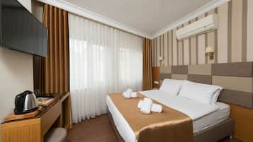 Quarto casal ou duplo standard | Frigobar, cofres nos quartos, escrivaninha, cortinas blackout