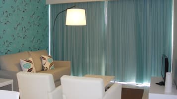 Quarto Superior | Sala de estar | TV de ecrã plano