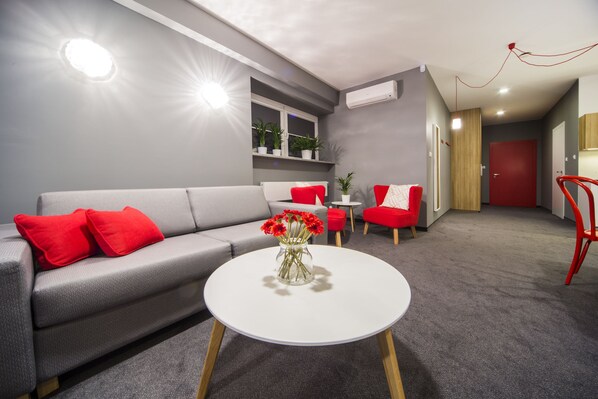 Apartamento (Red - 4 people) | Sala | TV de ecrã plano 