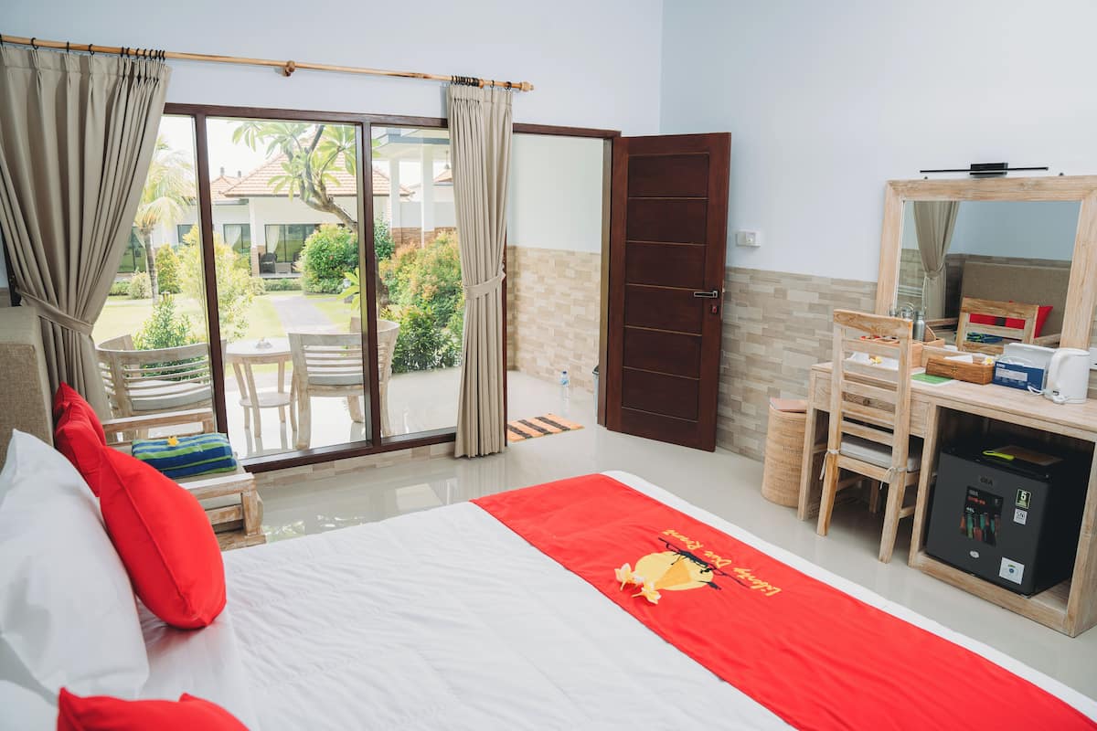 Quarto Standard (Resort - Double Bed) | Minibar, cofre no quarto, com decoração personalizada, secretária