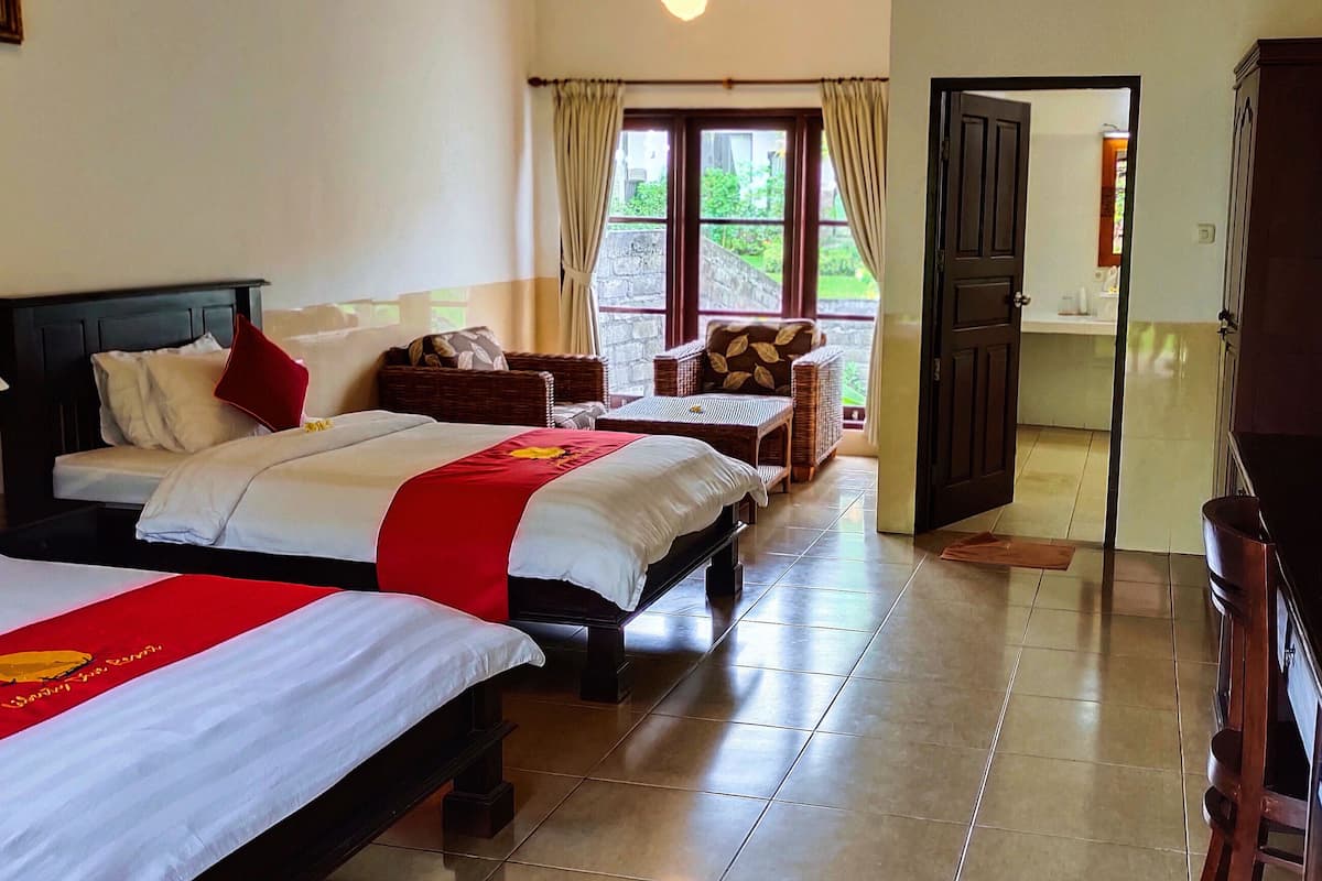 Casa de Campo Deluxe (Garden - Twin Beds) | Minibar, cofre no quarto, com decoração personalizada, secretária