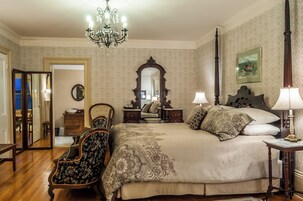 Suíte clássica, vista para o rio (King) | Individualmente decorados, individualmente mobiliados, escrivaninha