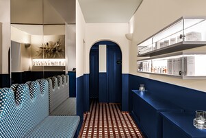 Sauna seca, banheira de hidromassagem, sauna a vapor