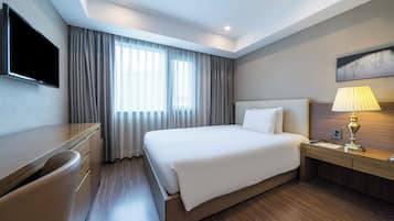 Roupas de cama premium, cofres nos quartos, escrivaninha