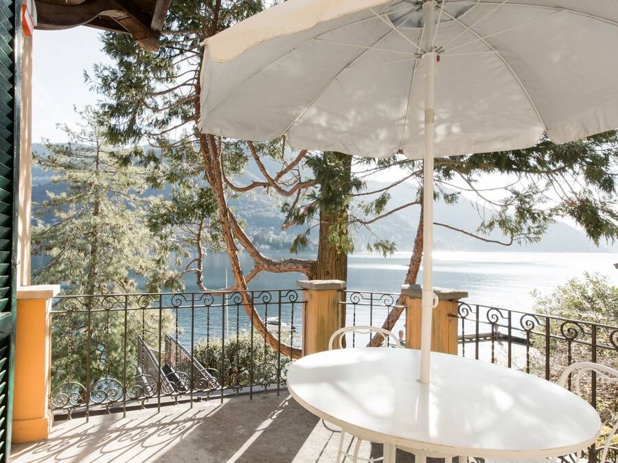 Suite, 1 cama queen-size, vista para o lago | Terraço/pátio interior