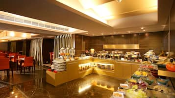 Pequeno-almoço tipo buffet diário (350 TWD por pessoa)