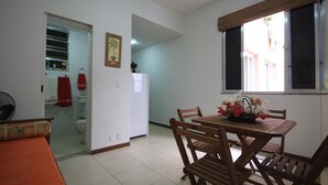 Apartamento, 1 quarto | Área de estar | TV de tela plana, DVD player