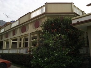 Fachada da propriedade