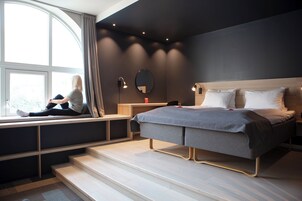 Suíte júnior | Camas com colchões pillow-top, escrivaninha, quartos à prova de som