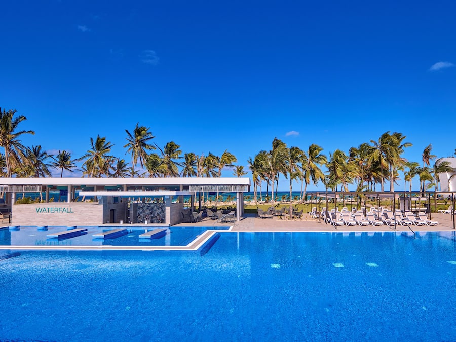 3 piscinas externas, guarda-sóis, espreguiçadeiras