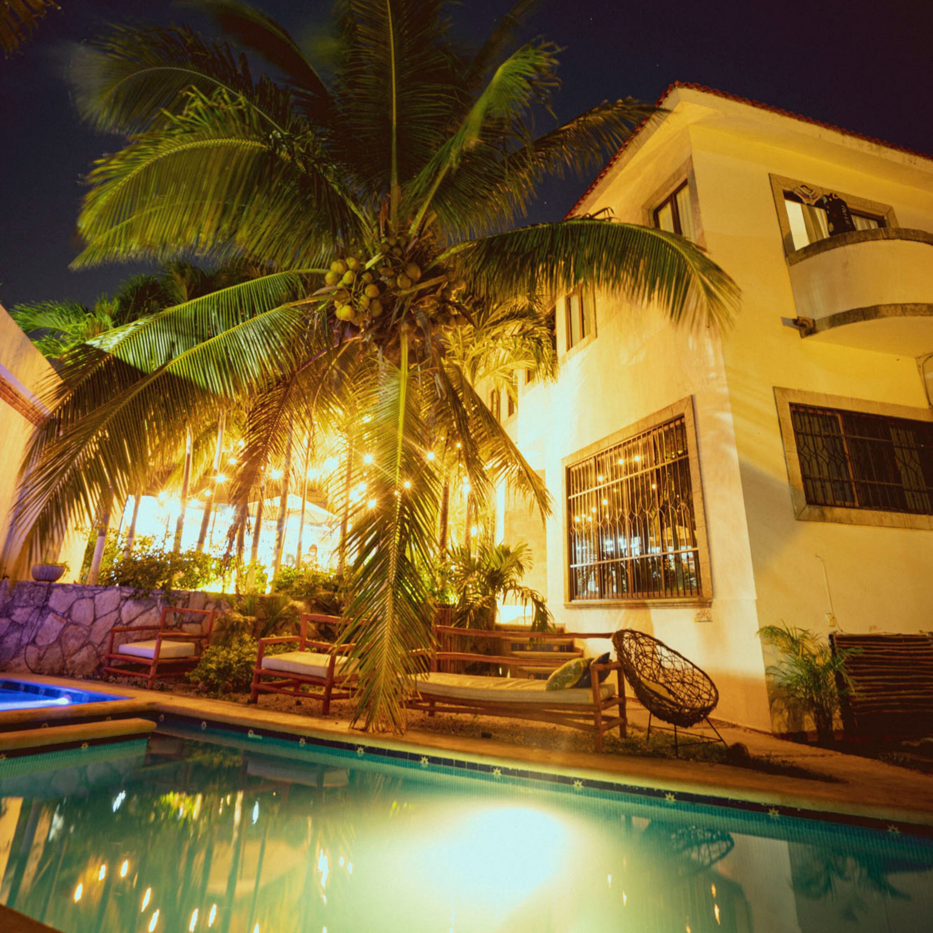 Nomads Hotel, Hostel & Rooftop Pool, Cancun: Reservas a preços ...