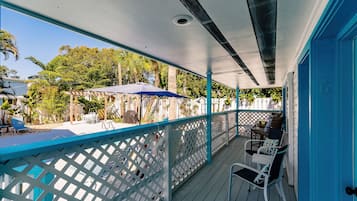 Casa de Campo Premium, várias camas, vista para a piscina | Vista da varanda