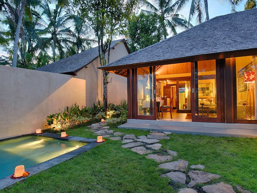 One Bedroom Private Pool Villa with Living Room (Free 1x Floating Breakfast or Minibar) | Roupa de alta qualidade, minibar, cofre no quarto, secretária