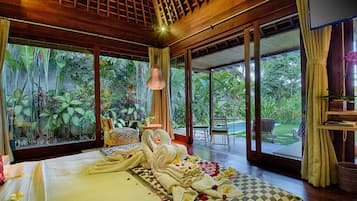 One Bedroom Private Pool Villa with Rice Field View (Free 1x Floating Breakfast or Minibar) | Roupa de alta qualidade, minibar, cofre no quarto, secretária