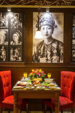 Pequeno-almoço completo diário (120000 VND por pessoa) 