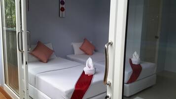 Quarto Standard | Minibar, com decoração personalizada, cortinas/cortinados opacos