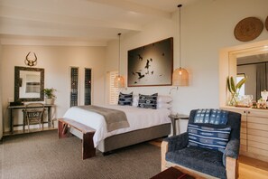 Minibar, cortinas/cortinados opacos, Wi-fi grátis 