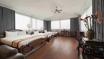 Suíte família, 1 quarto, cozinha, vista para a cidade (1 King Bed and 2 Single Beds) | Frigobar, cofres nos quartos, escrivaninha, cortinas blackout