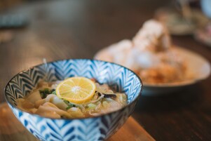 Roupas de cama premium, edredons de pluma, cortinas blackout