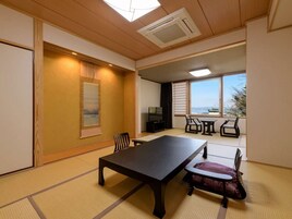 Cofres nos quartos, escrivaninha, Wi-Fi de cortesia, roupa de cama