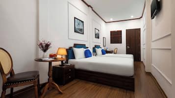 Quarto Quádruplo Familiar | Secretária, cortinas/cortinados opacos, ferro/tábua de engomar