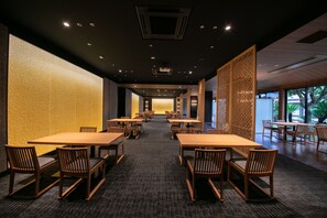 Café da manhã e jantar