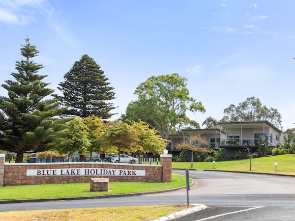 Blue Lake Holiday Park - Mount Gambier
