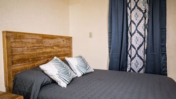 Quarto Clássico, 2 quartos, terraço, no rés do chão | 1 quarto, com decoração personalizada, ferro/tábua de engomar