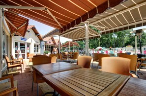 Bar junto à piscina