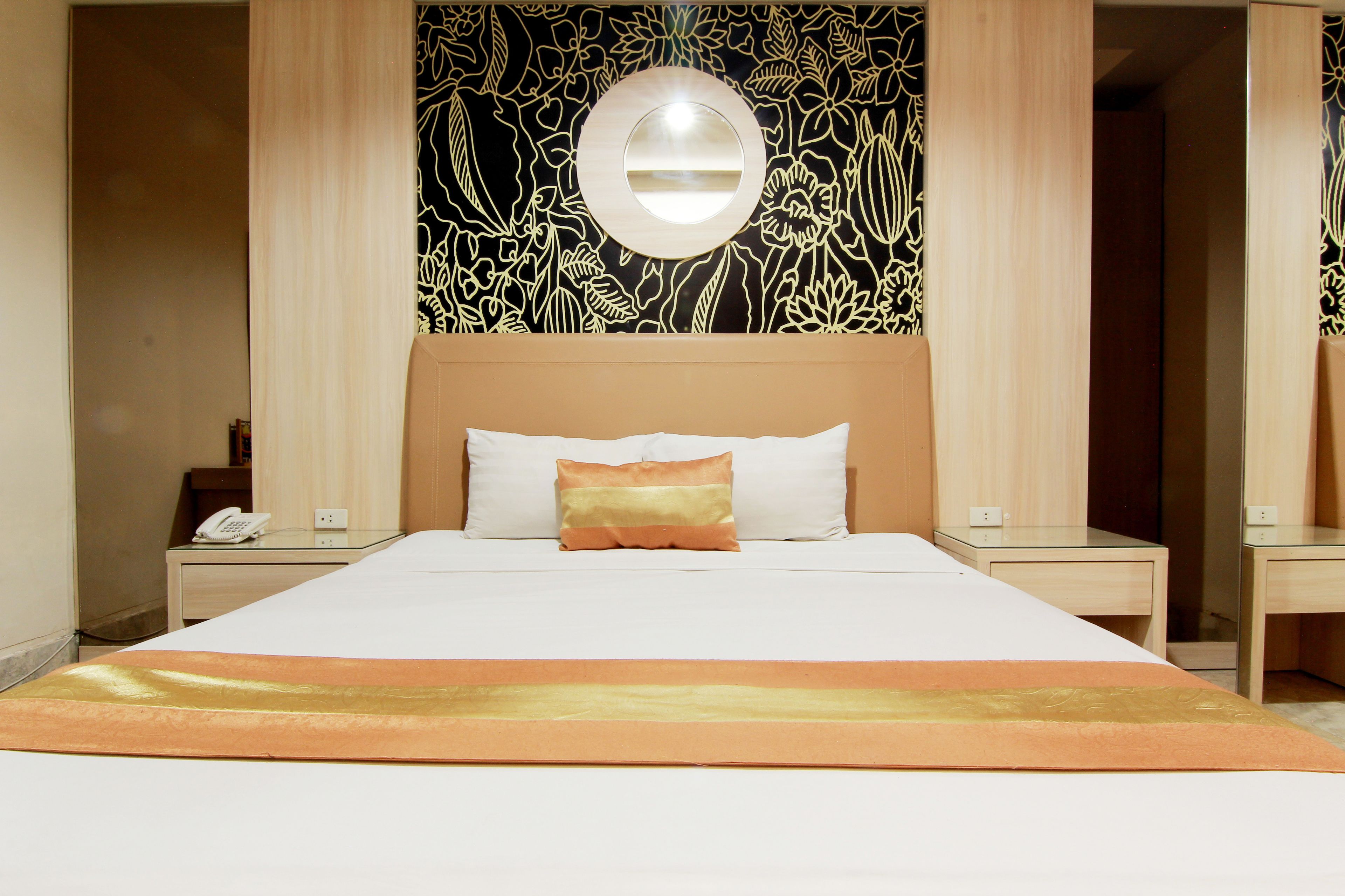 Quarto Deluxe | Roupa de alta qualidade, cofre no quarto, secretária 