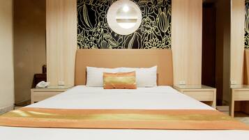 Quarto Deluxe | Roupa de alta qualidade, cofre no quarto, secretária