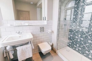 Quarto casal luxo, 1 cama de casal | Banheiro | Produtos de toalete biodegradáveis 