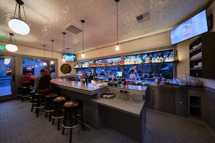3 bares/lounges, cervejaria