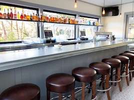 3 bares/lounges, esta cervejaria