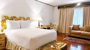 Quarto Individual Deluxe, 1 cama queen-size | Roupa de alta qualidade, cofre no quarto, secretária 