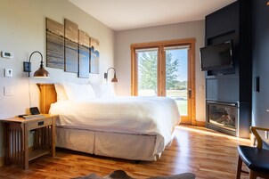 Quarto de Luxo, 1 quarto, banheira de hidromassagem, vista para a montanha | Roupa de alta qualidade, com decoração personalizada 