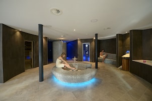 Sauna seca, sauna a vapor, 2 salas de tratamento