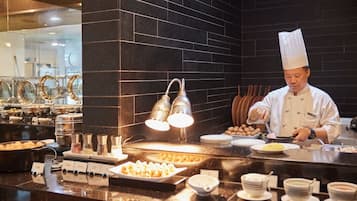 Café da manhã, almoço e jantar; culinária fusion