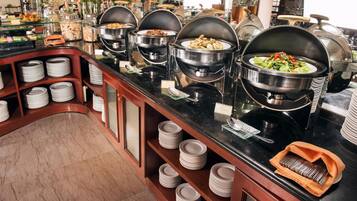 Pequeno-almoço tipo buffet diário (79000 IDR por pessoa)