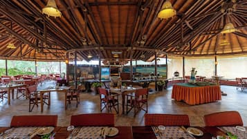 Café da manhã, almoço e jantar
