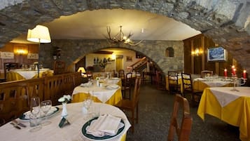 Jantares servidos, cozinha local