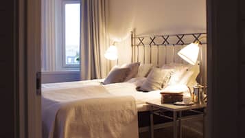 Suite de Luxo, 1 quarto, vista para o canal, no canto | Secretária, Wi-fi grátis, roupa de cama fornecida