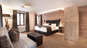 Suite Júnior, varanda | Roupa hipoalergénica, cofre no quarto, secretária 