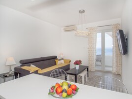 Apartamento panorâmico, terraço, vista para o mar | Escrivaninha, camas extras/dobráveis (sobretaxa), Wi-Fi de cortesia