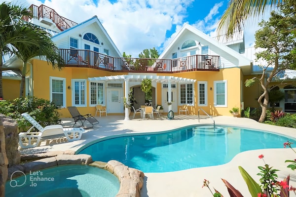 Shangri-la Boutique Bed & Breakfast - West Bay